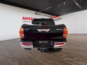Black Toyota Hilux 2022 in Parnu, with an engine capacity of 2.80 L and mileage of 98 thousand km for 40990 €, photo 5 on AUTOMOTO.COM.LV
