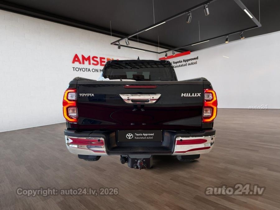 Black Toyota Hilux 2022 in Parnu, with an engine capacity of 2.80 L and mileage of 98 thousand km for 40990 €, photo 5 on AUTOMOTO.COM.LV
