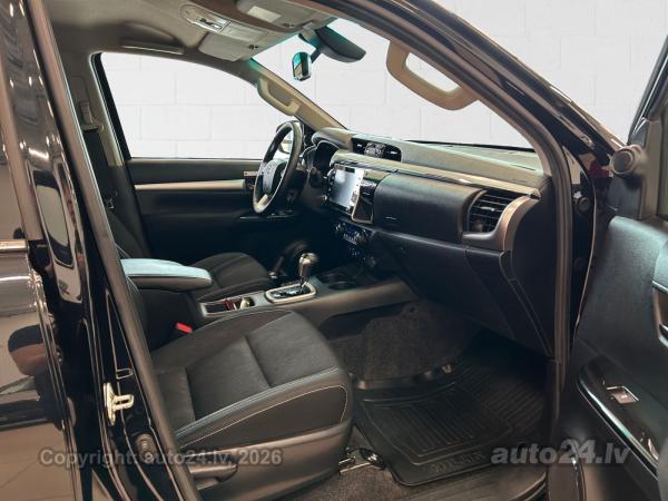 Black Toyota Hilux 2022 in Parnu, with an engine capacity of 2.80 L and mileage of 98 thousand km for 40990 €, photo 7 on AUTOMOTO.COM.LV