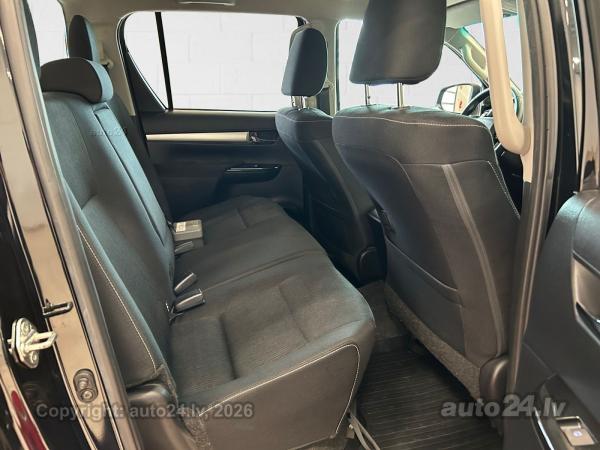 Black Toyota Hilux 2022 in Parnu, with an engine capacity of 2.80 L and mileage of 98 thousand km for 40990 €, photo 8 on AUTOMOTO.COM.LV