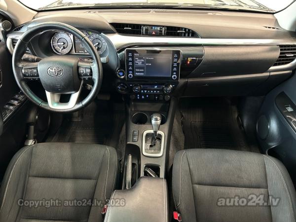 Black Toyota Hilux 2022 in Parnu, with an engine capacity of 2.80 L and mileage of 98 thousand km for 40990 €, photo 9 on AUTOMOTO.COM.LV