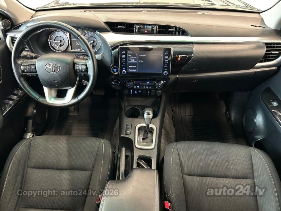 Black Toyota Hilux 2022 in Parnu, with an engine capacity of 2.80 L and mileage of 98 thousand km for 40990 €, photo 9 on AUTOMOTO.COM.LV