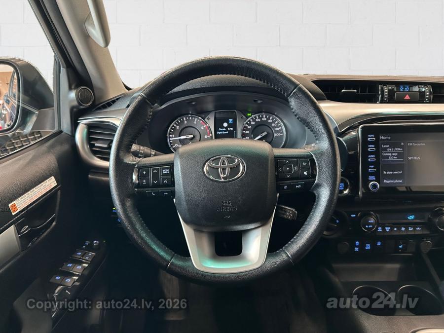 Black Toyota Hilux 2022 in Parnu, with an engine capacity of 2.80 L and mileage of 98 thousand km for 40990 €, photo 11 on AUTOMOTO.COM.LV