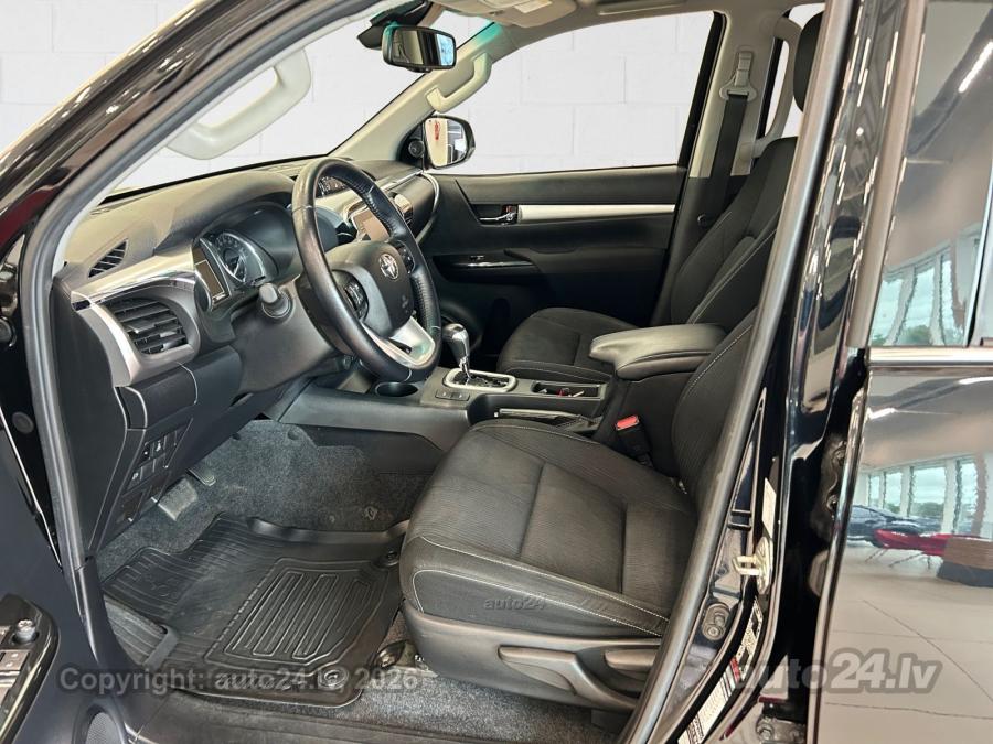 Black Toyota Hilux 2022 in Parnu, with an engine capacity of 2.80 L and mileage of 98 thousand km for 40990 €, photo 13 on AUTOMOTO.COM.LV
