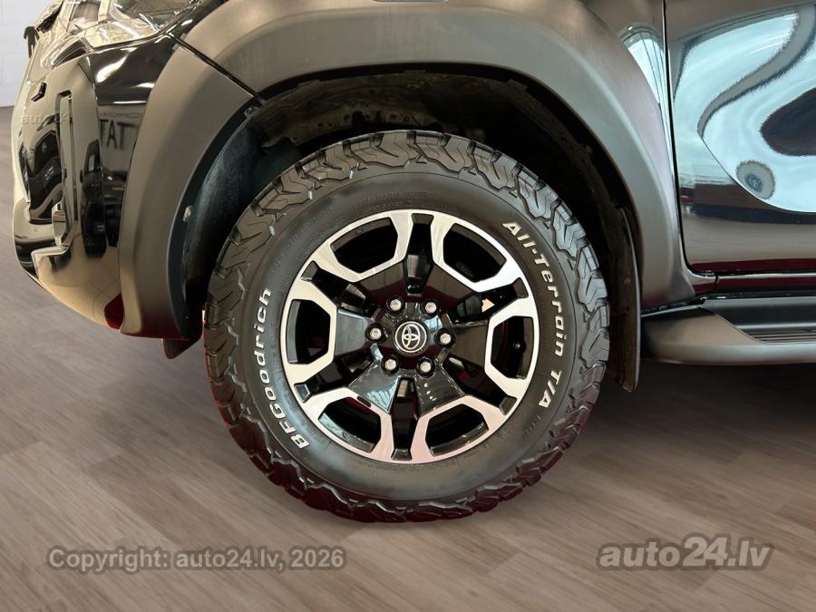 Black Toyota Hilux 2022 in Parnu, with an engine capacity of 2.80 L and mileage of 98 thousand km for 40990 €, photo 16 on AUTOMOTO.COM.LV