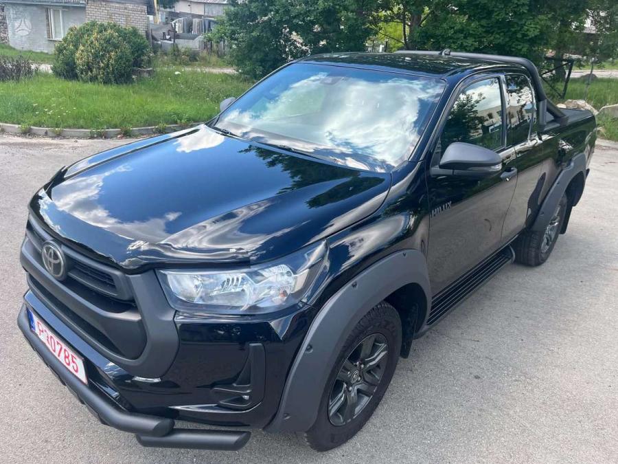 Black Toyota Hilux 2022 in Siauliai, with an engine capacity of 2.80 L and mileage of 94 thousand km for 30000 €, photo 4 on AUTOMOTO.COM.LV