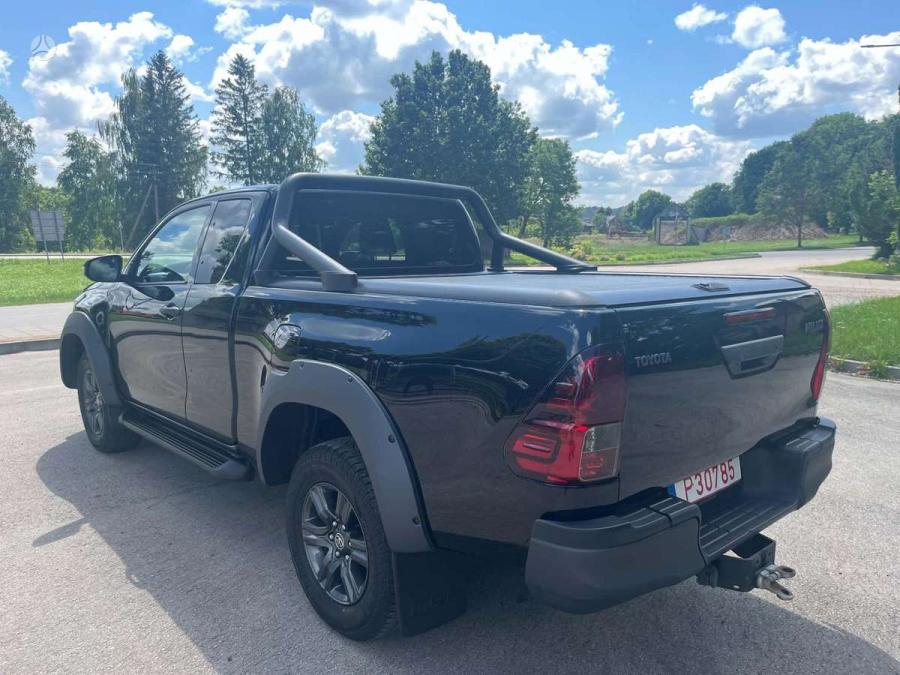 Black Toyota Hilux 2022 in Siauliai, with an engine capacity of 2.80 L and mileage of 94 thousand km for 30000 €, photo 5 on AUTOMOTO.COM.LV