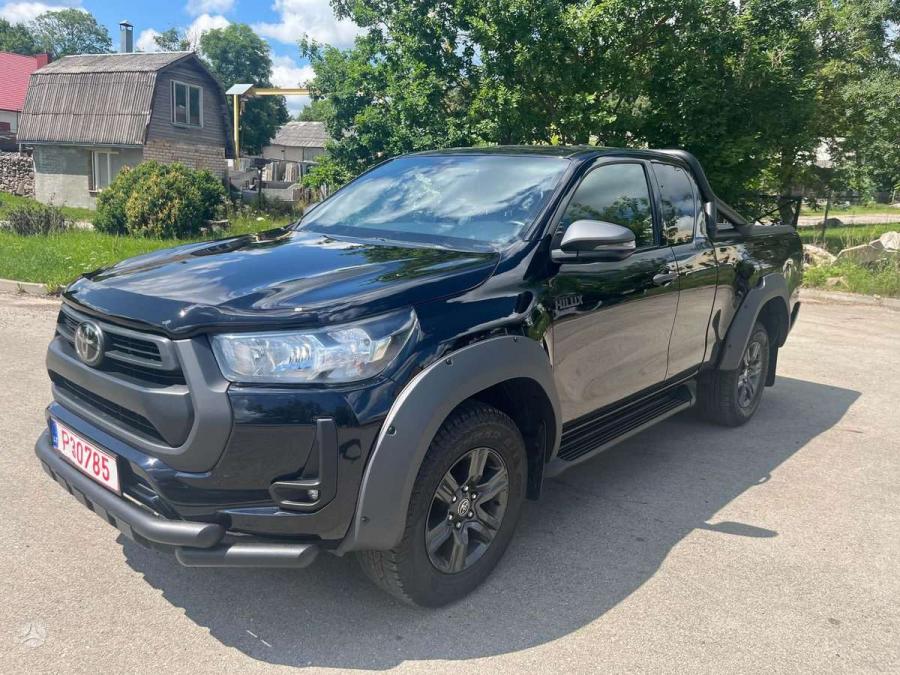 Black Toyota Hilux 2022 in Siauliai, with an engine capacity of 2.80 L and mileage of 94 thousand km for 30000 €, photo 6 on AUTOMOTO.COM.LV