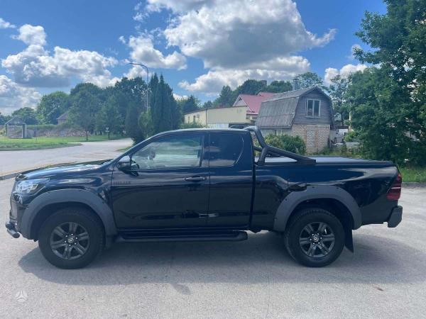 Black Toyota Hilux 2022 in Siauliai, with an engine capacity of 2.80 L and mileage of 94 thousand km for 30000 €, photo 6 on AUTOMOTO.COM.LV