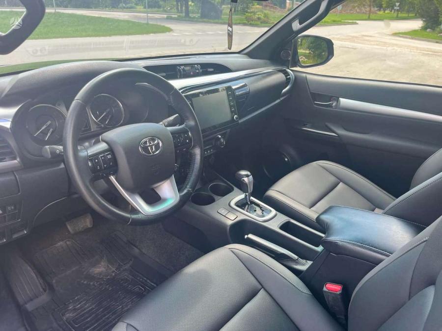 Black Toyota Hilux 2022 in Siauliai, with an engine capacity of 2.80 L and mileage of 94 thousand km for 30000 €, photo 12 on AUTOMOTO.COM.LV