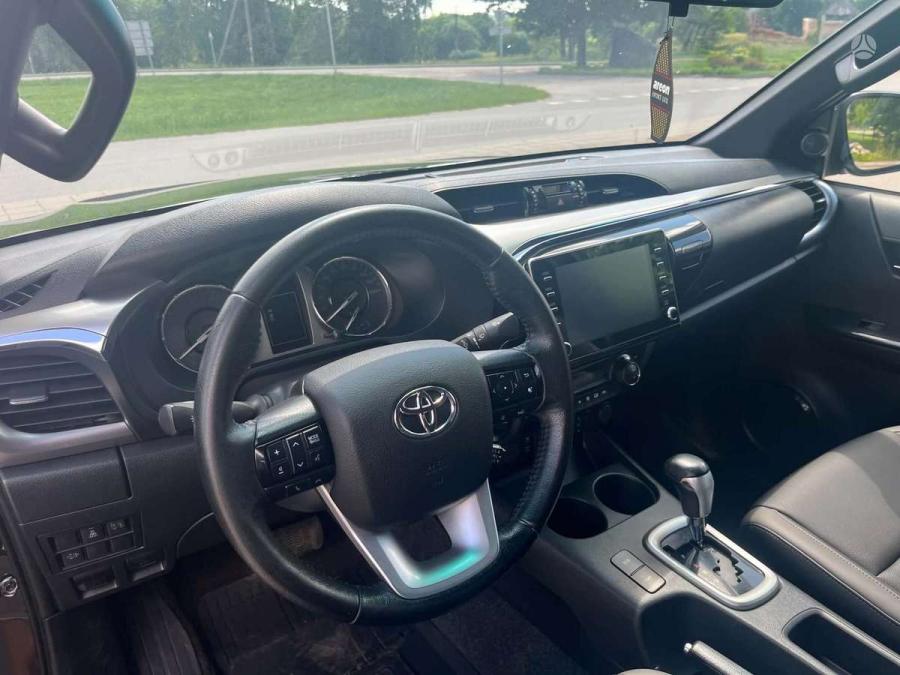 Black Toyota Hilux 2022 in Siauliai, with an engine capacity of 2.80 L and mileage of 94 thousand km for 30000 €, photo 14 on AUTOMOTO.COM.LV