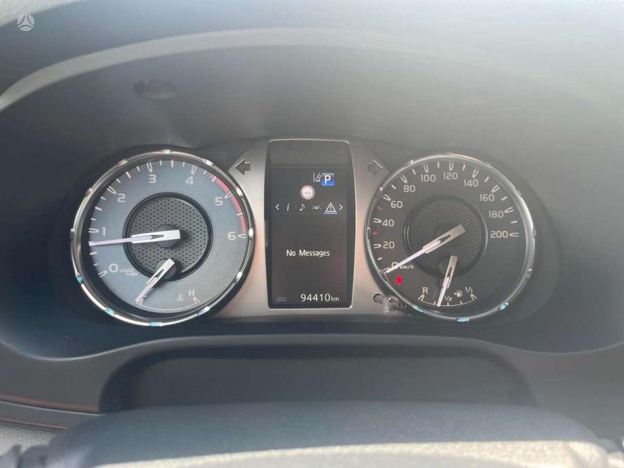 Black Toyota Hilux 2022 in Siauliai, with an engine capacity of 2.80 L and mileage of 94 thousand km for 30000 €, photo 16 on AUTOMOTO.COM.LV