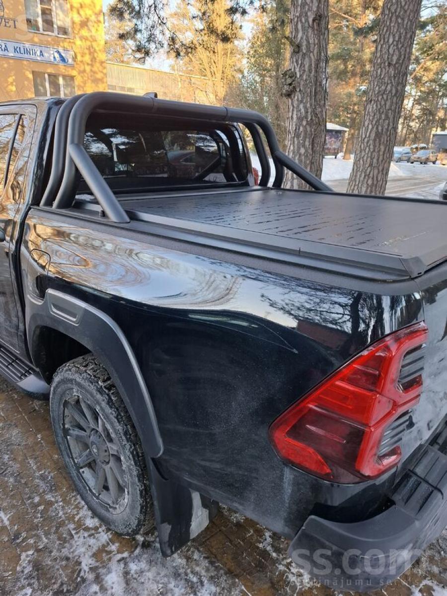 Black Toyota Hilux 2023 in Riga, with an engine capacity of 2.80 L and mileage of 24 thousand km for 43000 €, photo 2 on AUTOMOTO.COM.LV