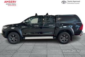 Melns Toyota Hilux 2023 Pērnava, ar dzinēja tilpumu 2.76 L un nobraukumu 47 tūkst. km par 43500 €, foto 3 vietnē AUTOMOTO.COM.LV