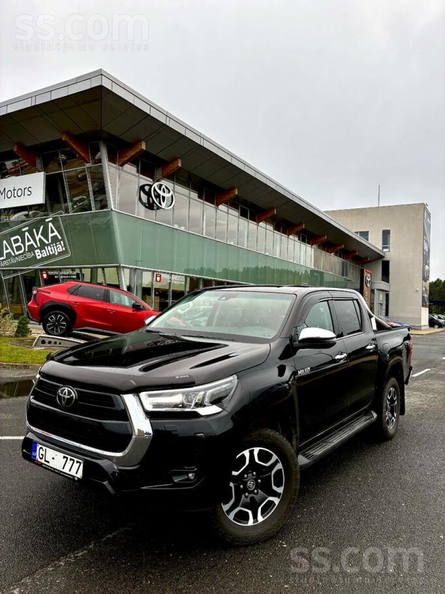 Melns Toyota Hilux 2023 Rīga, ar dzinēja tilpumu 2.80 L un nobraukumu 140 tūkst. km par 39000 €, foto 1 vietnē AUTOMOTO.COM.LV