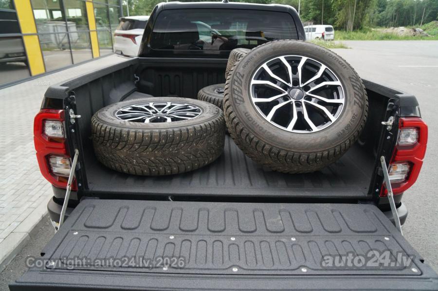 Melns Toyota Hilux 2024 Tallina, ar dzinēja tilpumu 2.80 L un nobraukumu 42 tūkst. km par 47990 €, foto 12 vietnē AUTOMOTO.COM.LV