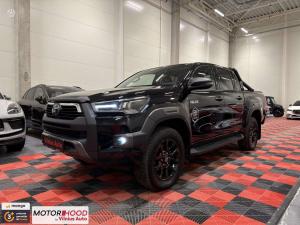 Melns Toyota Hilux 2025 Viļņa, ar dzinēja tilpumu 2.76 L un nobraukumu 22 tūkst. km par 50941 €, foto  vietnē AUTOMOTO.COM.LV