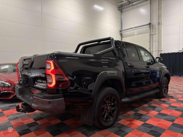 Black Toyota Hilux 2025 in Vilnius, with an engine capacity of 2.76 L and mileage of 22 thousand km for 50941 €, photo 4 on AUTOMOTO.COM.LV