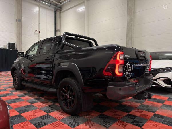 Black Toyota Hilux 2025 in Vilnius, with an engine capacity of 2.76 L and mileage of 22 thousand km for 50941 €, photo 6 on AUTOMOTO.COM.LV