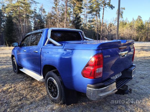 Blue Toyota Hilux 2016 in Tallinn, with an engine capacity of 2.40 L and mileage of 290 thousand km for 27999 €, photo 4 on AUTOMOTO.COM.LV
