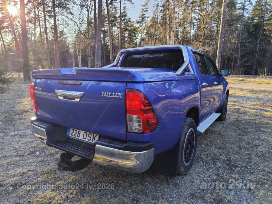 Blue Toyota Hilux 2016 in Tallinn, with an engine capacity of 2.40 L and mileage of 290 thousand km for 27999 €, photo 6 on AUTOMOTO.COM.LV