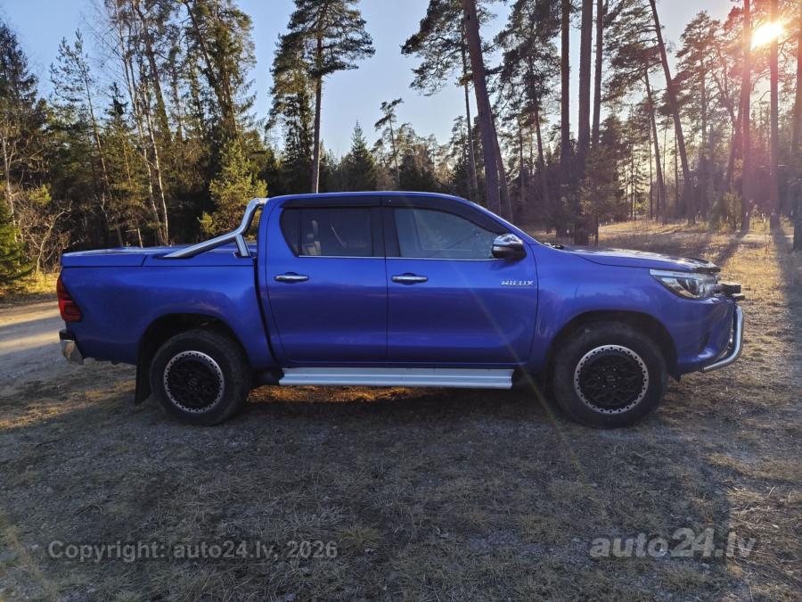 Blue Toyota Hilux 2016 in Tallinn, with an engine capacity of 2.40 L and mileage of 290 thousand km for 27999 €, photo 7 on AUTOMOTO.COM.LV