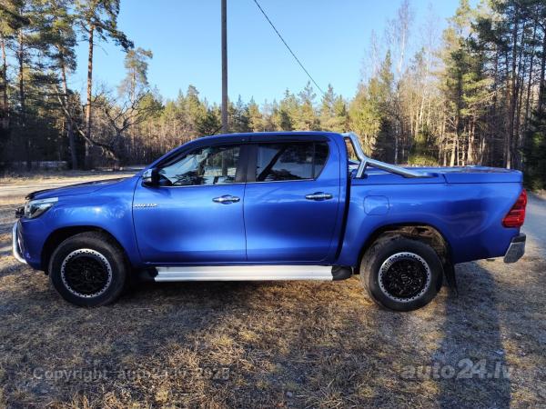 Blue Toyota Hilux 2016 in Tallinn, with an engine capacity of 2.40 L and mileage of 290 thousand km for 27999 €, photo 7 on AUTOMOTO.COM.LV
