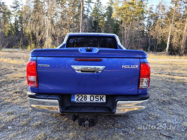 Blue Toyota Hilux 2016 in Tallinn, with an engine capacity of 2.40 L and mileage of 290 thousand km for 27999 €, photo 8 on AUTOMOTO.COM.LV