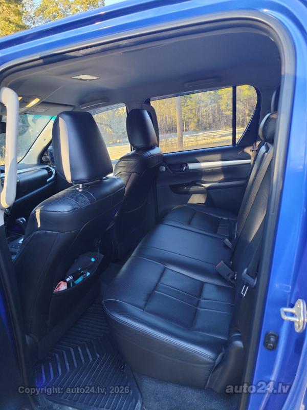 Blue Toyota Hilux 2016 in Tallinn, with an engine capacity of 2.40 L and mileage of 290 thousand km for 27999 €, photo 10 on AUTOMOTO.COM.LV