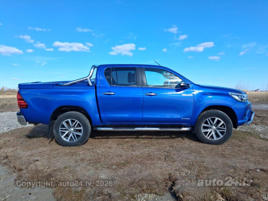 Blue Toyota Hilux 2017 in Parnu, with an engine capacity of 2.40 L and mileage of 174 thousand km for 31700 €, photo 4 on AUTOMOTO.COM.LV