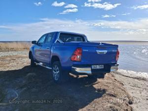 Blue Toyota Hilux 2017 in Parnu, with an engine capacity of 2.40 L and mileage of 174 thousand km for 31700 €, photo 6 on AUTOMOTO.COM.LV