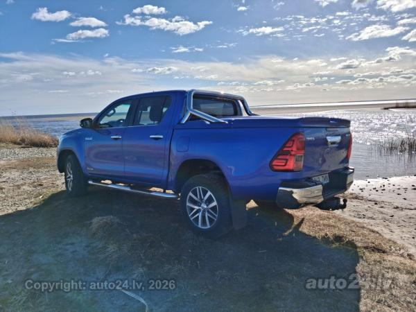 Blue Toyota Hilux 2017 in Parnu, with an engine capacity of 2.40 L and mileage of 174 thousand km for 31700 €, photo 6 on AUTOMOTO.COM.LV
