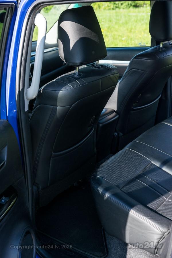 Blue Toyota Hilux 2017 in Parnu, with an engine capacity of 2.40 L and mileage of 174 thousand km for 31700 €, photo 10 on AUTOMOTO.COM.LV