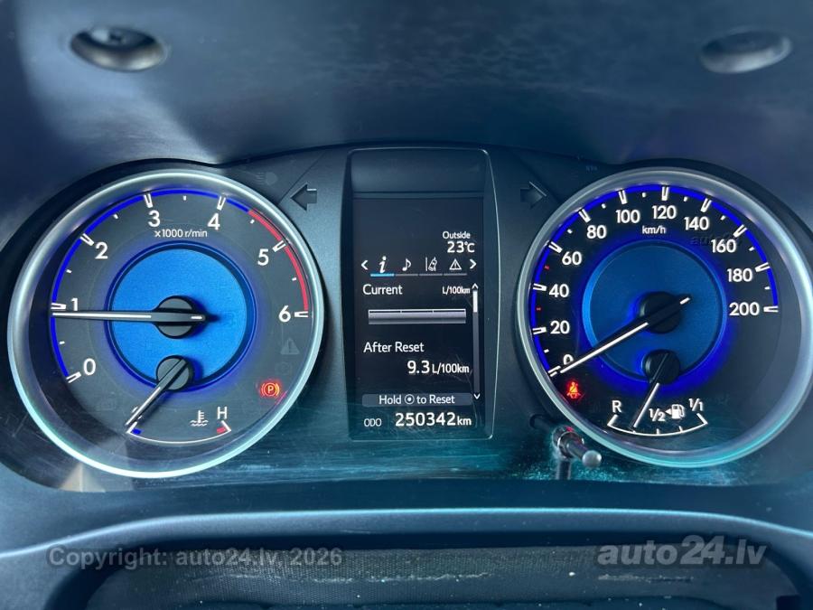 Синий Тойота Хайлюкс 2017 в Пярну, объемом двигателя 2.40 л и пробегом 250 тыс. км за 23200 €, фото 14 на AUTOMOTO.COM.LV