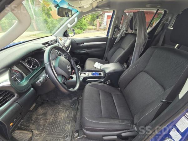 Blue Toyota Hilux 2023 in Riga, with an engine capacity of 2.40 L and mileage of 101 thousand km for 29950 €, photo 5 on AUTOMOTO.COM.LV