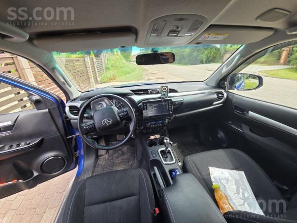 Blue Toyota Hilux 2023 in Riga, with an engine capacity of 2.40 L and mileage of 101 thousand km for 29950 €, photo 6 on AUTOMOTO.COM.LV