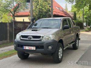 Brown Toyota Hilux 2011 in Riga, with an engine capacity of 2.50 L and mileage of 420 thousand km for 9650 €, photo  on AUTOMOTO.COM.LV