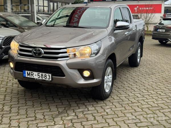 Brown Toyota Hilux 2020 in Riga, with an engine capacity of 2.40 L and mileage of 118 thousand km for 28850 €, photo 2 on AUTOMOTO.COM.LV