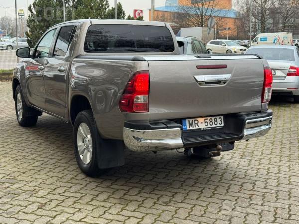 Brown Toyota Hilux 2020 in Riga, with an engine capacity of 2.40 L and mileage of 118 thousand km for 28850 €, photo 3 on AUTOMOTO.COM.LV