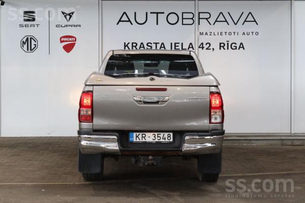 Brūns Toyota Hilux 2017 Rīga, ar dzinēja tilpumu 2.40 L un nobraukumu 210 tūkst. km par 22490 €, foto 3 vietnē AUTOMOTO.COM.LV