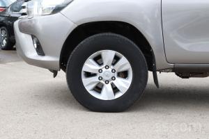 Brūns Toyota Hilux 2017 Rīga, ar dzinēja tilpumu 2.40 L un nobraukumu 210 tūkst. km par 22490 €, foto 25 vietnē AUTOMOTO.COM.LV