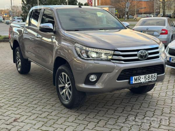 Brown Toyota Hilux 2020 in Riga, with an engine capacity of 2.40 L and mileage of 176 thousand km for 27850 €, photo 1 on AUTOMOTO.COM.LV
