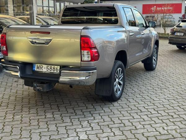 Brown Toyota Hilux 2020 in Riga, with an engine capacity of 2.40 L and mileage of 176 thousand km for 27850 €, photo 4 on AUTOMOTO.COM.LV