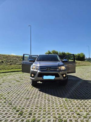 Brown Toyota Hilux 2020 in Kaunas, with an engine capacity of 2.39 L and mileage of 149 thousand km for 24900 €, photo 3 on AUTOMOTO.COM.LV