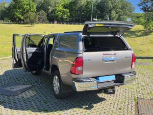 Brown Toyota Hilux 2020 in Kaunas, with an engine capacity of 2.39 L and mileage of 149 thousand km for 24900 €, photo 7 on AUTOMOTO.COM.LV