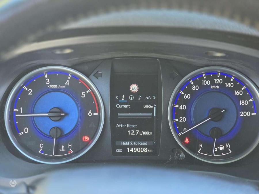 Brown Toyota Hilux 2020 in Kaunas, with an engine capacity of 2.39 L and mileage of 149 thousand km for 24900 €, photo 10 on AUTOMOTO.COM.LV