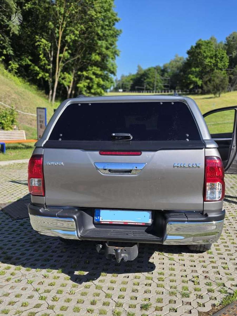Brown Toyota Hilux 2020 in Kaunas, with an engine capacity of 2.39 L and mileage of 149 thousand km for 24900 €, photo 13 on AUTOMOTO.COM.LV