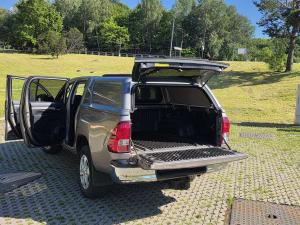 Brown Toyota Hilux 2020 in Kaunas, with an engine capacity of 2.39 L and mileage of 149 thousand km for 24900 €, photo 14 on AUTOMOTO.COM.LV