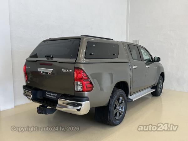 Brown Toyota Hilux 2021 in Rakvere, with an engine capacity of 2.80 L and mileage of 142 thousand km for 40490 €, photo 2 on AUTOMOTO.COM.LV