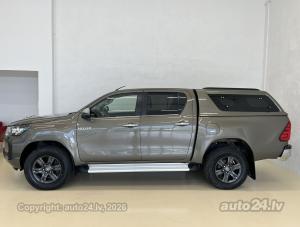 Brown Toyota Hilux 2021 in Rakvere, with an engine capacity of 2.80 L and mileage of 142 thousand km for 40490 €, photo 4 on AUTOMOTO.COM.LV